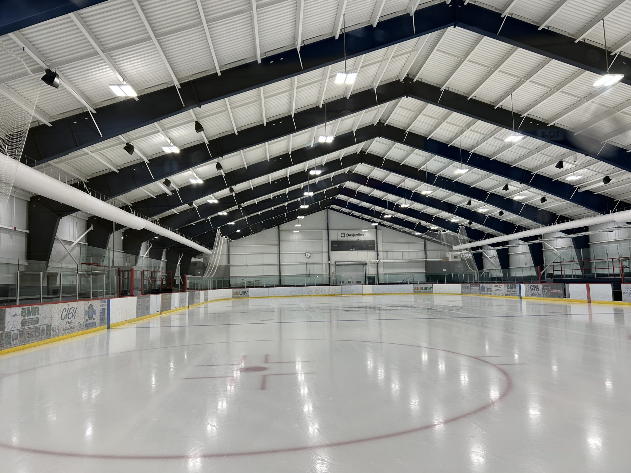 Carleton-sur-Mer reprend les commandites dans l'aréna Léopold-Leclerc ...